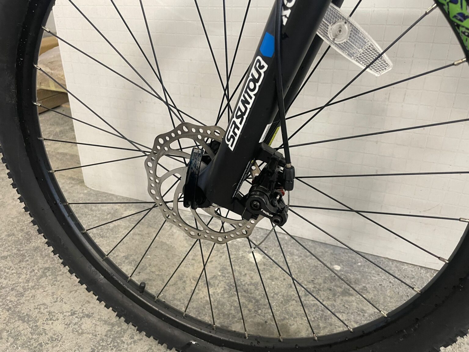 Carrera Valour Disc - Bikery