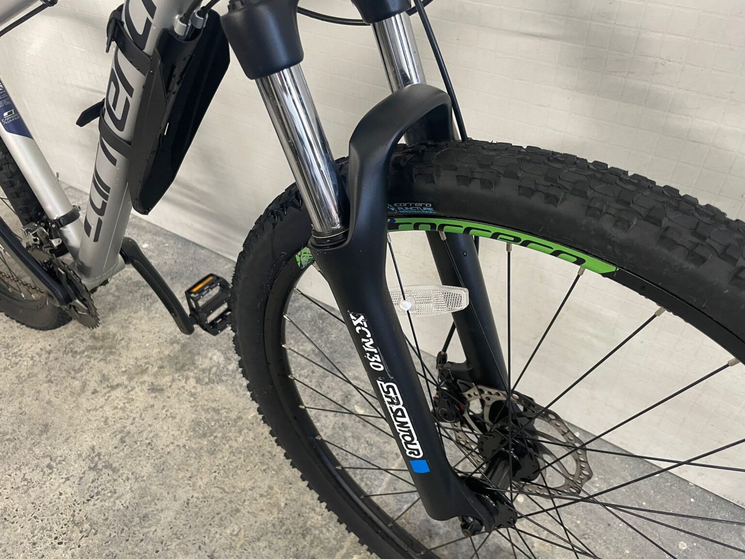 Carrera Valour Disc - Bikery